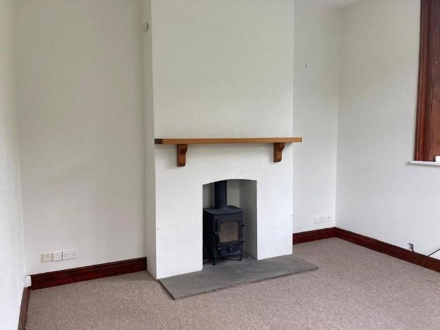 2 bedroom semi detached house to rent