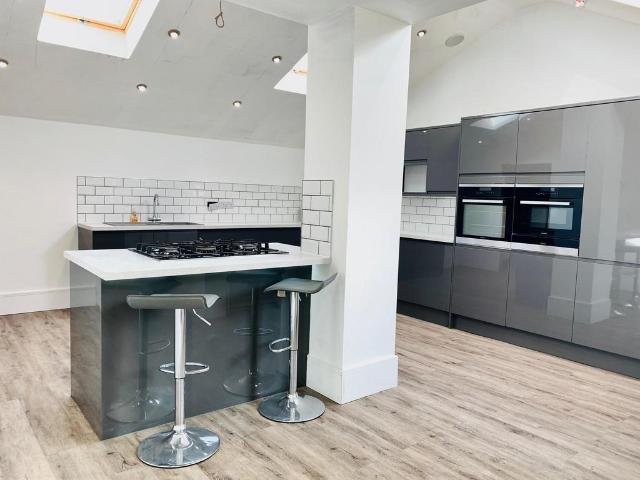 2 bedroom semi detached house to rent