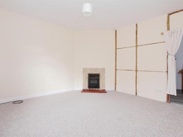 2 bedroom semi detached house to rent