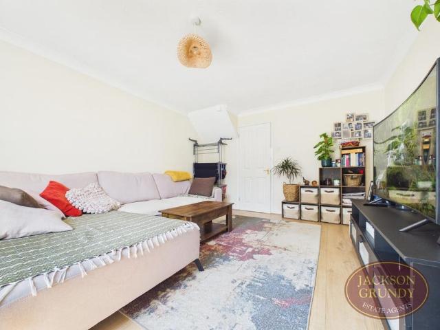 2 bedroom semi detached house to rent