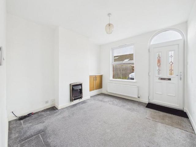 2 bedroom semi detached house to rent
