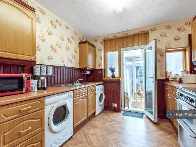 2 bedroom semi detached house to rent