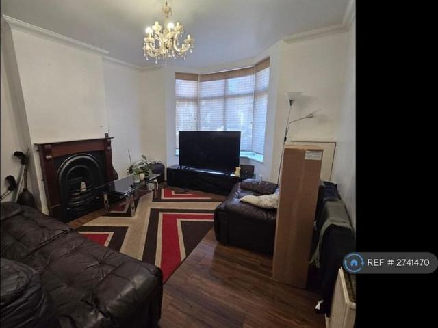 2 bedroom semi detached house to rent