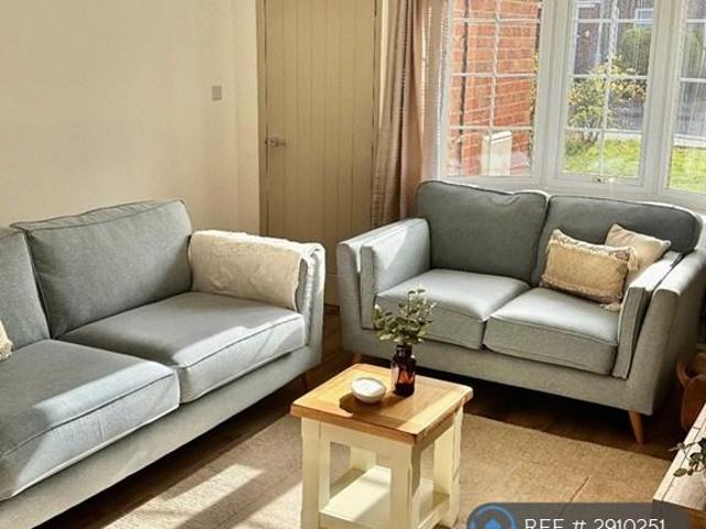 2 bedroom semi detached house to rent