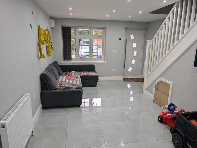 2 bedroom semi detached house to rent