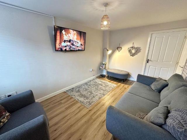 2 bedroom semi detached house to rent