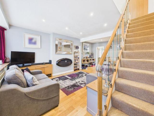2 bedroom semi detached house to rent
