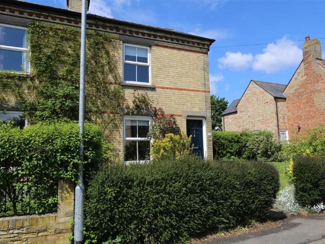 2 bedroom semi detached house to rent