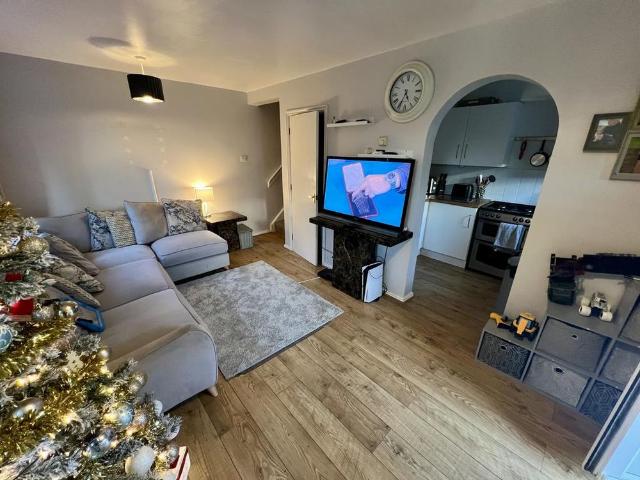 2 bedroom semi detached house to rent