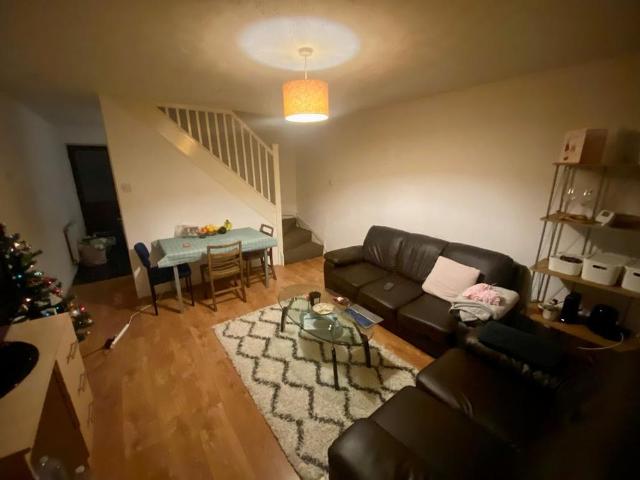 2 bedroom semi detached house to rent