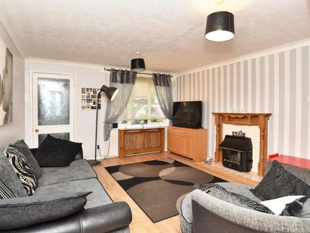 2 bedroom semi detached house to rent