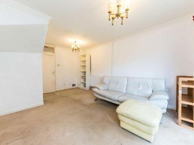 2 bedroom semi detached house to rent