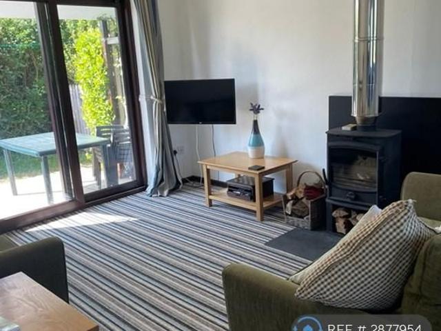 2 bedroom semi detached house to rent