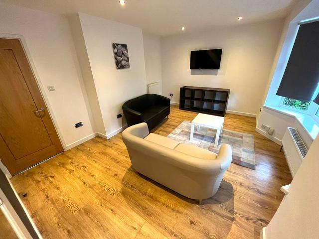 2 bedroom semi detached house to rent
