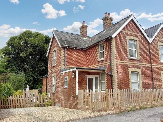 2 bedroom semi detached house to rent