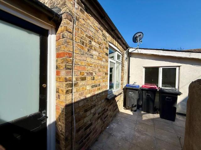 2 bedroom semi detached house to rent