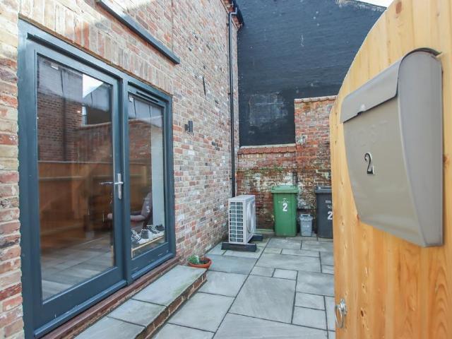 2 bedroom semi detached house to rent