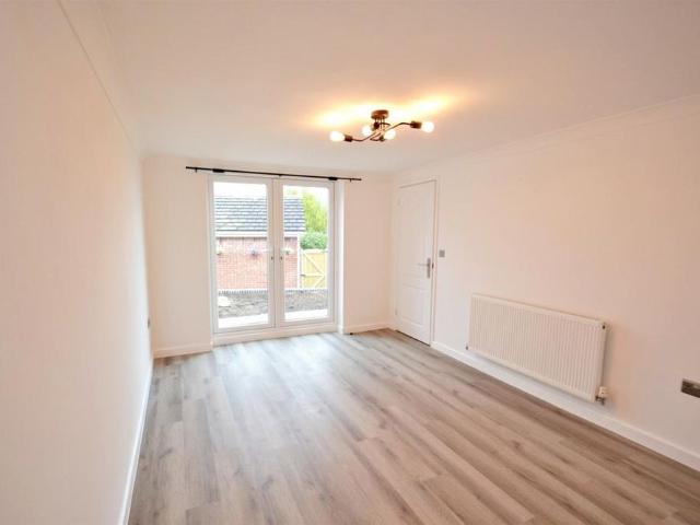 2 bedroom semi detached house to rent