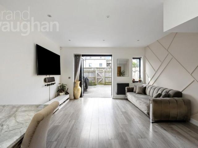 2 bedroom semi detached house to rent