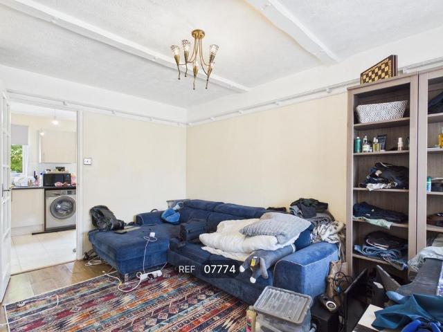 2 bedroom semi detached house to rent