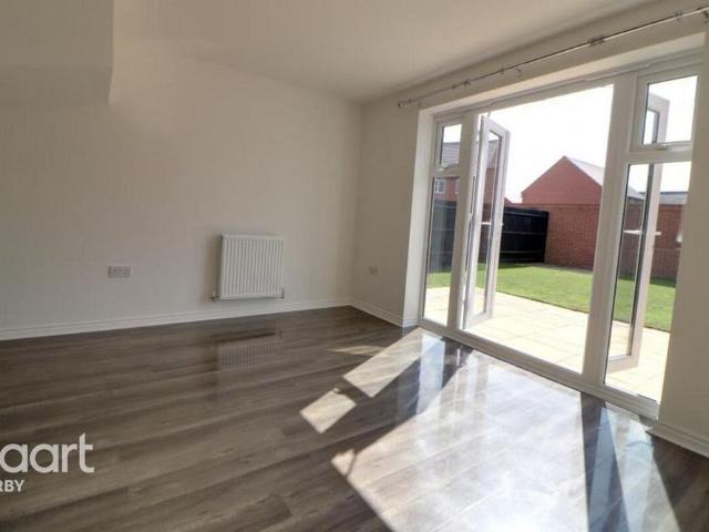 2 bedroom semi detached house to rent