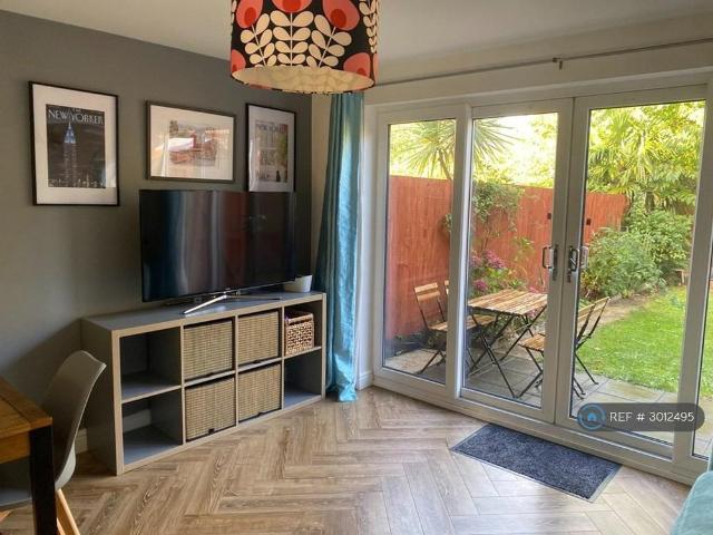 2 bedroom semi detached house to rent
