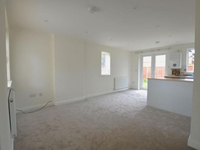 2 bedroom semi detached house to rent