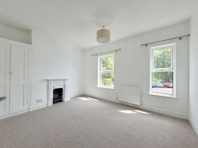 2 bedroom semi detached house to rent