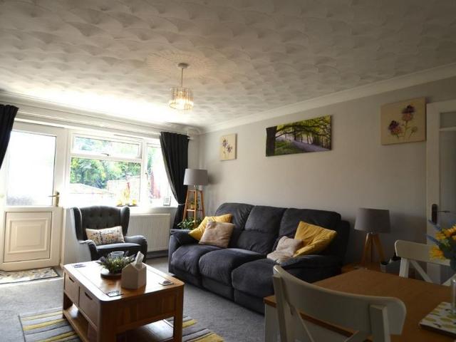 2 bedroom semi detached house to rent