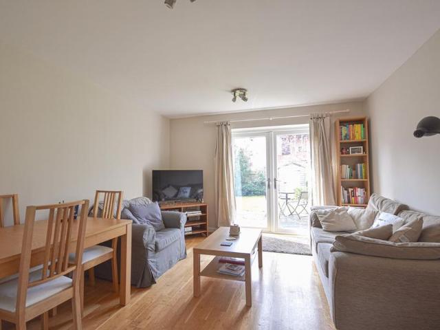 2 bedroom semi detached house to rent