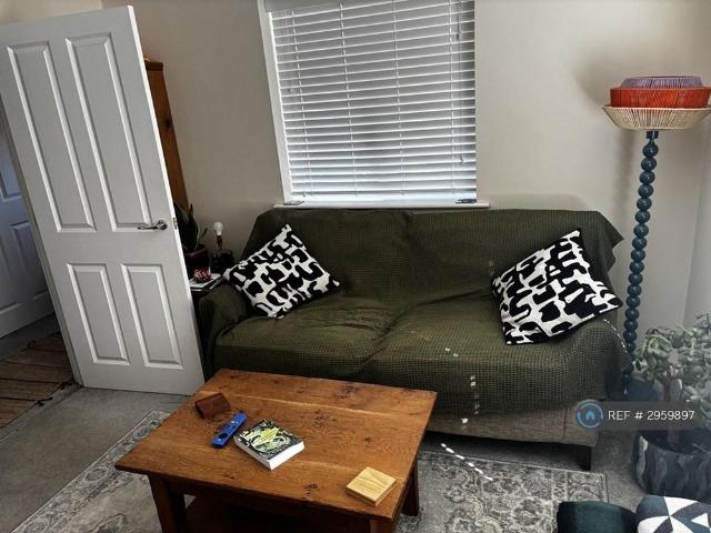2 bedroom semi detached house to rent