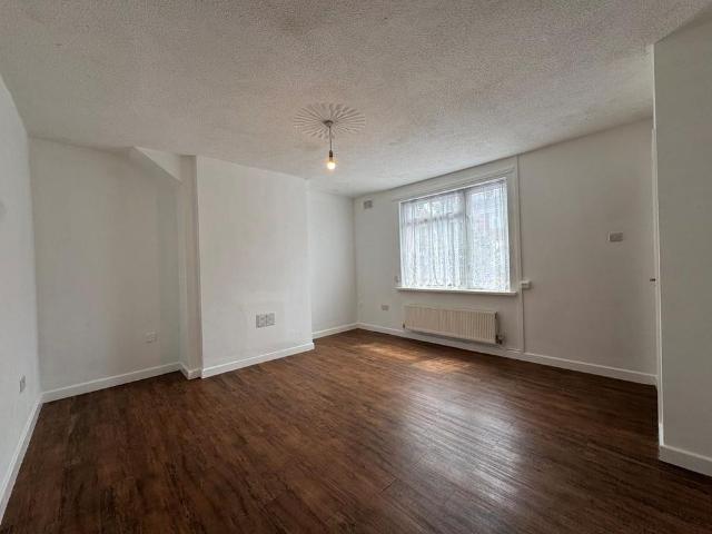 2 bedroom semi detached house to rent