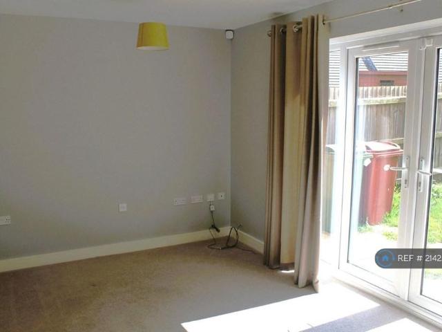 2 bedroom semi detached house to rent