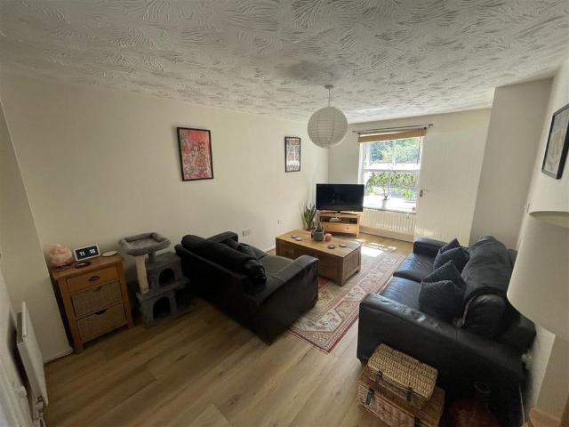 2 bedroom semi detached house to rent