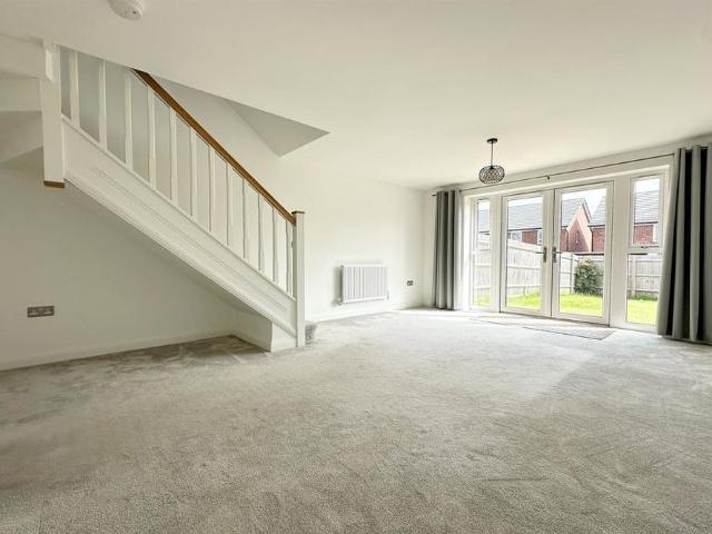 2 bedroom semi detached house to rent