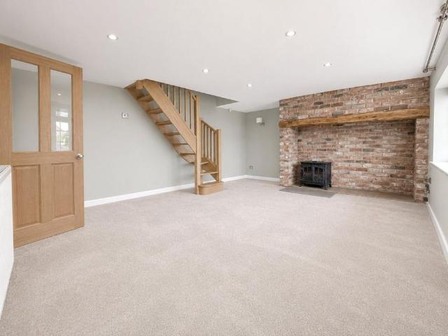2 bedroom semi detached house to rent