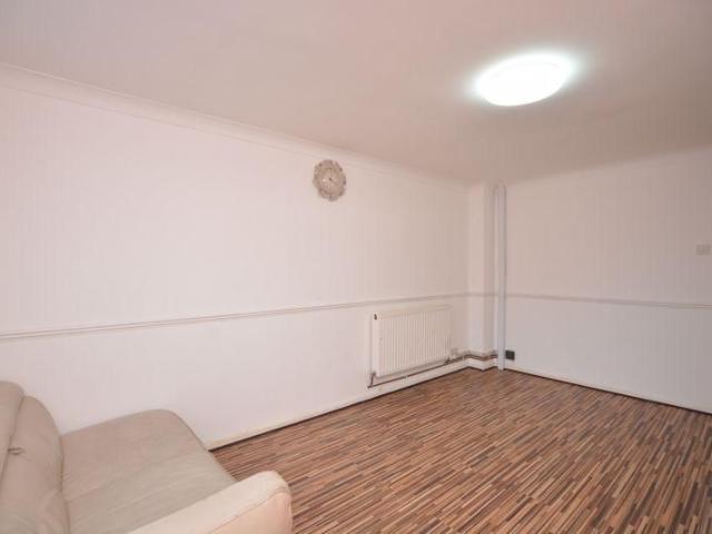2 bedroom semi detached house to rent