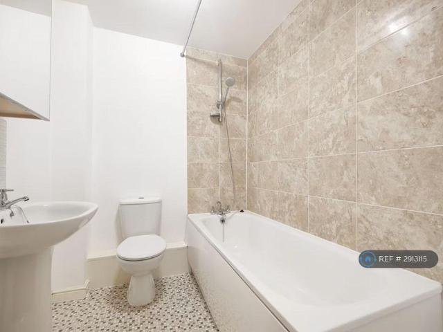 2 bedroom semi detached house to rent