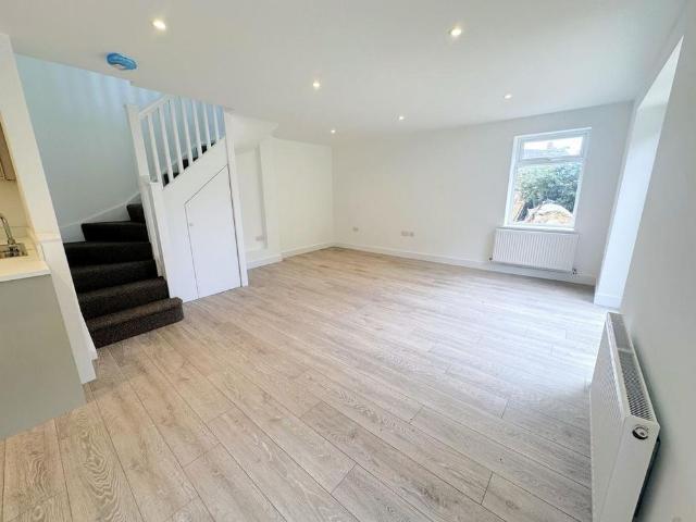 2 bedroom semi detached house to rent