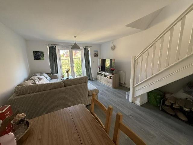 2 bedroom semi detached house to rent