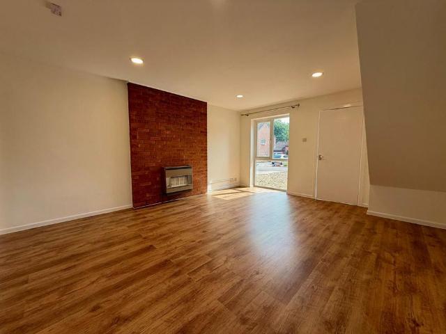 2 bedroom semi detached house to rent