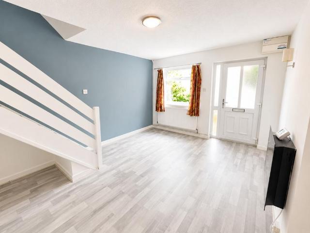 2 bedroom semi detached house to rent