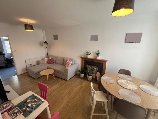 2 bedroom semi detached house to rent