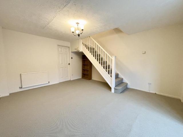 2 bedroom semi detached house to rent