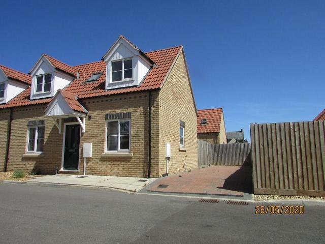 2 bedroom semi detached house to rent