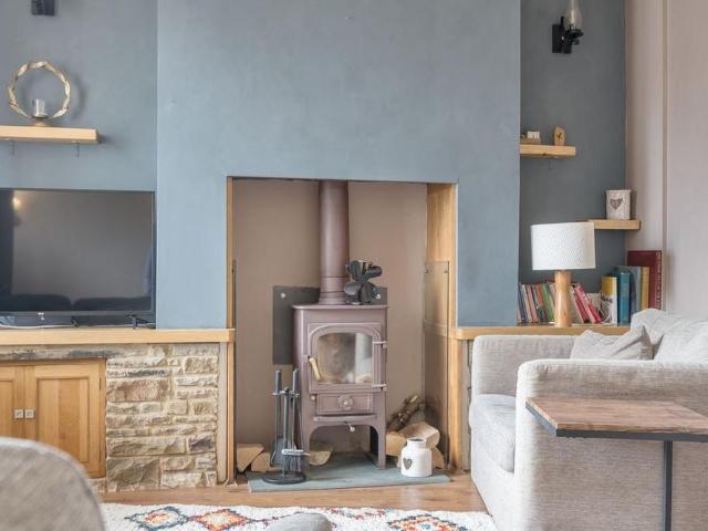 2 bedroom semi detached house to rent