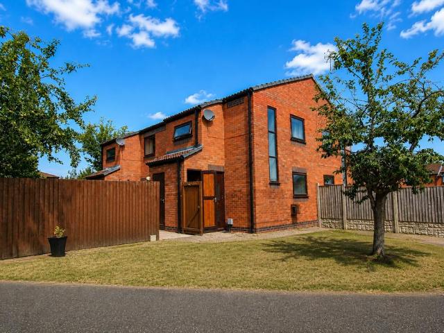 2 bedroom semi detached house to rent