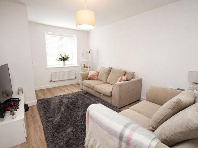 2 bedroom semi detached house to rent