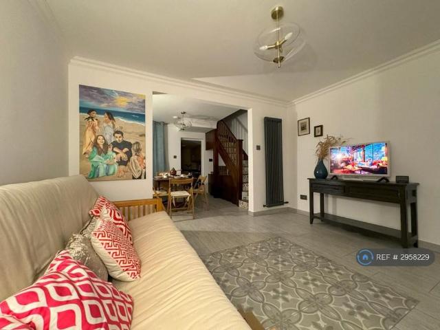 2 bedroom semi detached house to rent