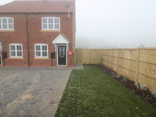 2 bedroom semi detached house to rent